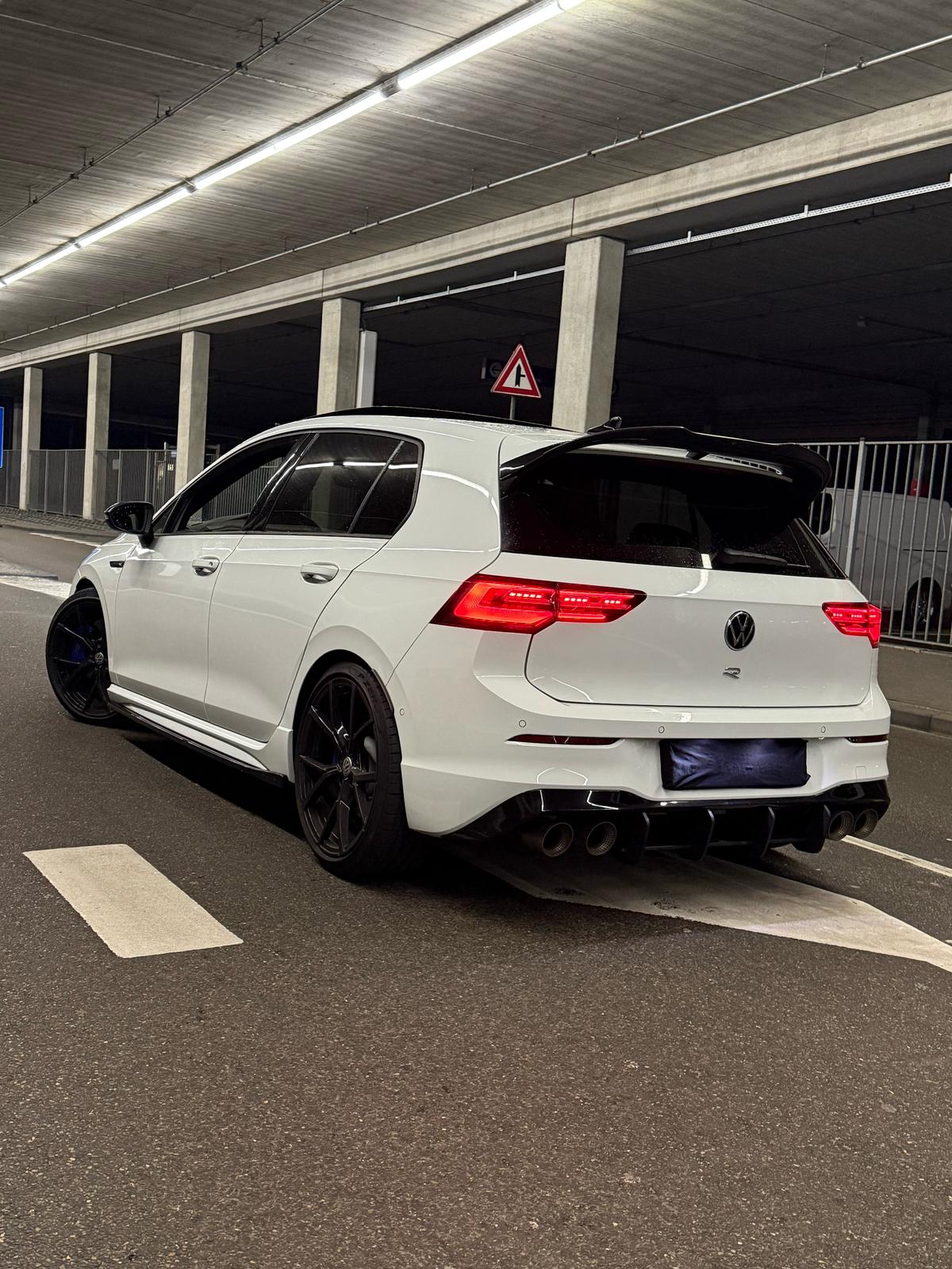 Volkswagen Golf 8R Performance STAGE 1+ - OneClickRent