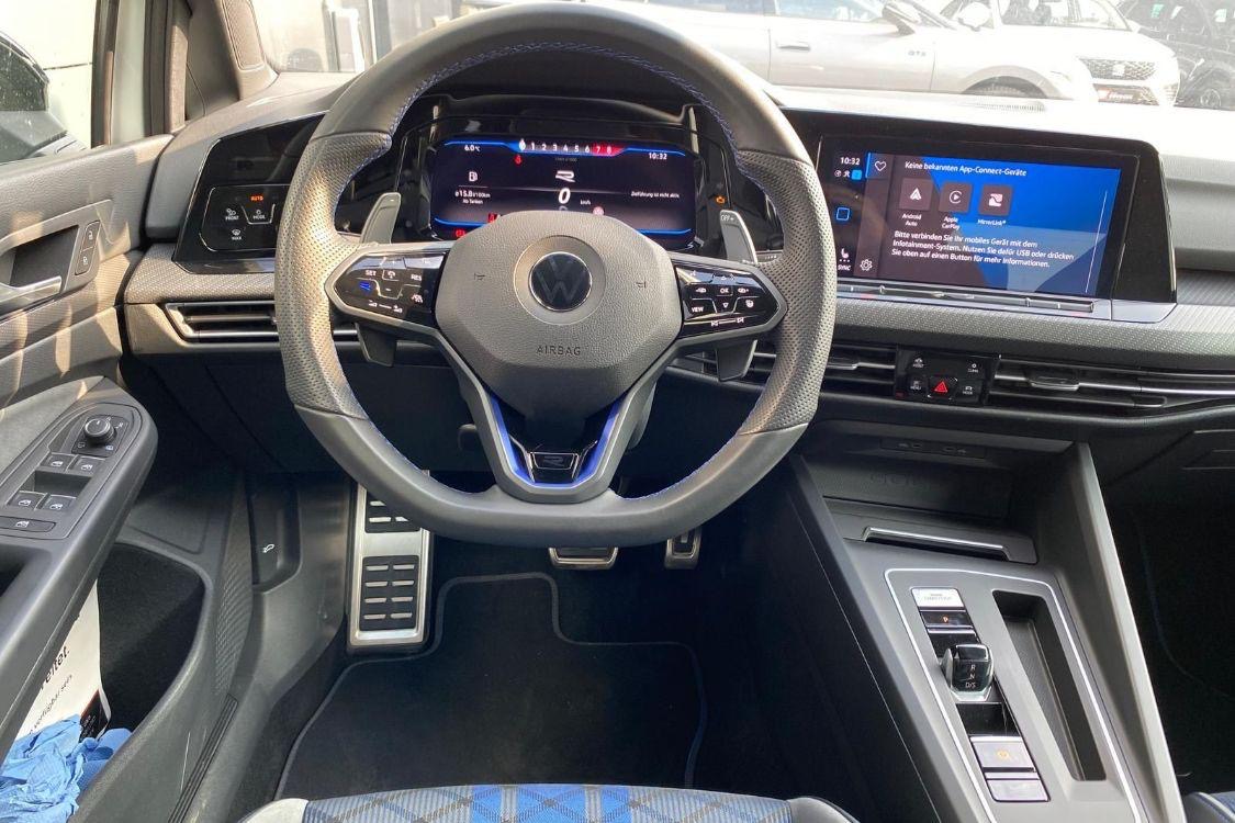 Volkswagen Golf 8R Performance STAGE 1+ - OneClickRent